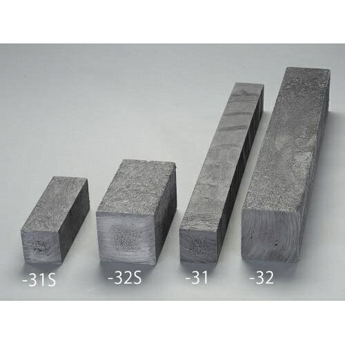 仕様：●サイズ:100×100×1000(L)mm●重量:9kg●耐荷重:約30t●材質:廃プラスチック●公差:±約5mm●100%廃プラスチックを使用しています。●耐久性・耐薬品性に優れています。●耐荷重は角材全面で荷重を受けた場合の参考...