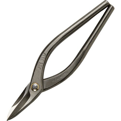 特長：砂鉄系刃金日立安来SLD鋼を刃に使用しています。表面はクロニッケルメッキ仕上げです。本職用板金ハサミです。直線切り、曲線切りと万能に使用できます。鉄板・銅板・ステンレス・ガルバリューム鋼板と幅広い板材の切断に対応しています。砂鉄系ハガ...