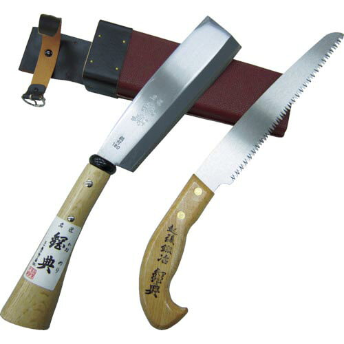 特長：火造り鍛造による鍛えられた刃物です。鋼付で刃研ぎが簡単です。太い枝の剪定用にノコギリがセットされています。用途：木の枝打ち、薪割り等に。仕様：刃長(mm)：180（鉈）/210（鋸）刃幅(mm)：55（鉈）/38（鋸）全長(mm)：3...