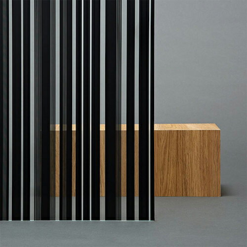 特長：色がホワイト系とブラック系の二種類があり、ホワイトは柔らかなイメージ、ブラックはシャープなイメージを演出可能です。有害な紫外線を99％以上ブロックすることができるので、日焼け対策が可能です。また、万が一の災害時にガラスの飛散を防ぐ飛散...