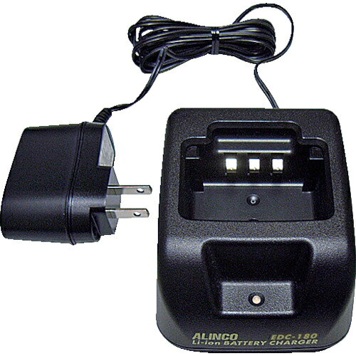 用途：バッテリーパックの充電用。仕様：色：ブラック品名：シングル充電器セット適合機種：DJP45工場や店舗など毎日トランシーバーを使用する現場に最適。EBP77を2.5時間、EBP78を4時間で充電材質／仕上：本体：ABS樹脂コード部：テフ...