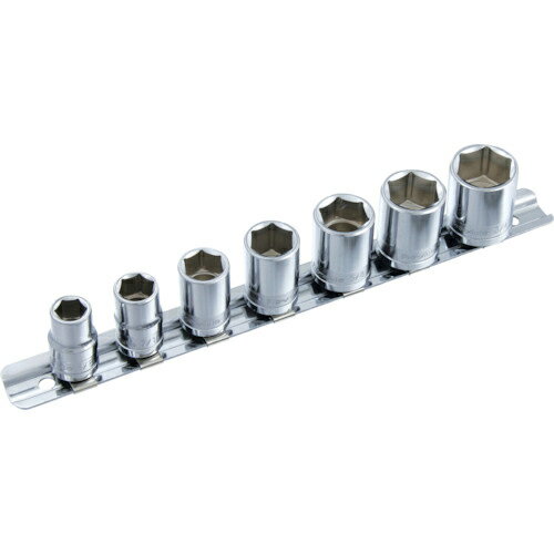 特長：ボルトナットの角を傷つけにくい面接触タイプのソケット6角形状です。ソケットの整理に便利なソケットハンガー付きです。用途：ボルトやナットの締め付け、緩め作業。仕様：差込角(mm)：9.5セット内容(点)：7材質／仕上：クロームバナジュー...