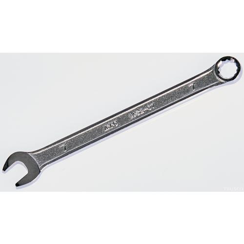 特長：従来のやり形よりヘッド幅を極力小さく、力の加わる部分にボリュームを持たせた「新やり形ヘッド」を採用しています。めがね部は、KTC独自のパワーフィット形状です。(5mm以下除く)［［R1］］型断面構造採用で、軽量で、しなりに強くなってい...