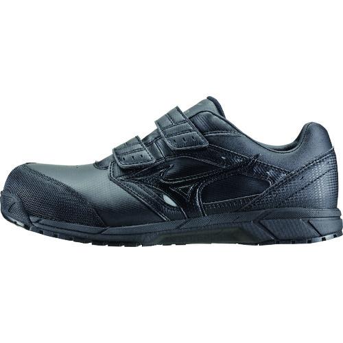 特長：ほこり・粉塵が入りにくい人工皮革タイプです。仕様：寸法(cm)：26.5足幅サイズ：3E色：ブラック規格：JSAA A種 合格認定耐圧迫荷重(kN)：10±0.1材質／仕上：甲材:工皮皮革底材:合成底注意：アウトソールの突起部分がスリ...