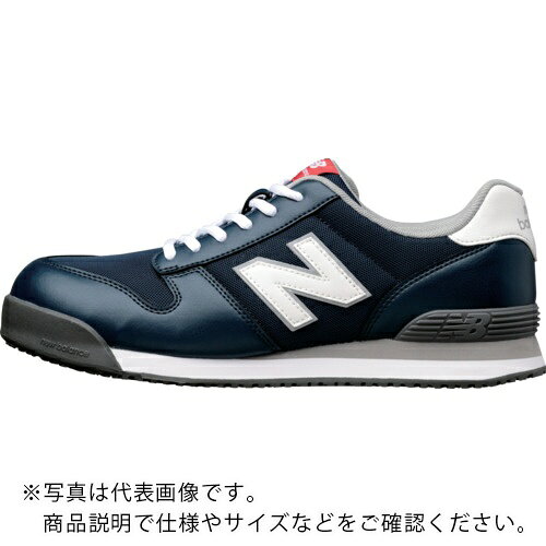 特長：ニューバランスらしいシューレースタイプです。アッパーにエアーメッシュを使用し通気性と屈曲性に優れています。用途：一般作業用仕様：寸法(cm)：25.0足幅サイズ：EEE色：ネイビー規格：JSAA規格 A種耐圧迫荷重(kN)：10JSA...