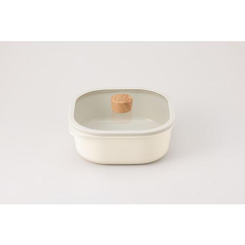 特長：裏についた4つの溝が、カセットこんろのごとくにはまり安定して使用可能です。位置調整の煩わしさも軽減します。同色カラーの小型カセットこんろ「カセットフーミニ」とセットで使用でき、1人〜少人数の調理にピッタリです。内側と外側に4層セラミッ...