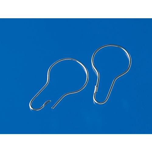特長：バルブ表示板を見やすく設置できる取付具です。用途：標識・バルブ表示板の取り付けに。仕様：線径(mm)：2.2寸法(mm)：67.4×39.4内径(mm)：35線径(mm)：2.210個1組材質／仕上：鉄（ユニクロメッキ）　●代表画像に...