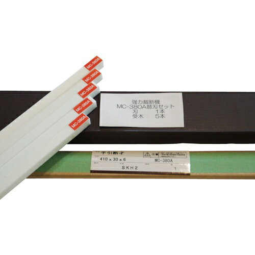 特長：刃は使い捨てではなく1本で3〜4回研磨可能です。用途：消耗品に。仕様：替刃1本＋受木5本材質／仕上：刃：スチール受木：樹脂セット内容／付属品：替刃1本+受木5本　●メーカー取寄商品について 本商品はメーカーからの取寄商品となります。 ...