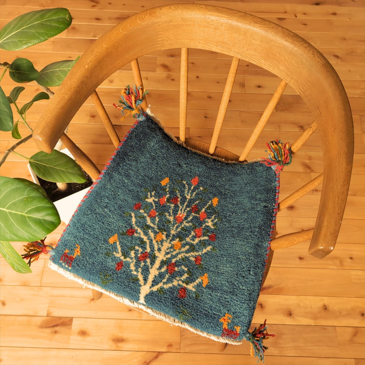 ペルシャ ギャッベ 【 本場 イラン産 】 37x43cm 厚み 2.65cm ブルー 青 ザクロの木 カラフル ヤギ 約40x40cm 座布団 セール ギャベ チェアマット ウール100% 天然素材 草木染め 手織り 絨毯 ラグ 赤ちゃん...