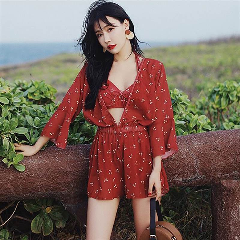 list0983ワイヤー入りなので胸元をしっかりとサポート♪暑い夏もさわやかな夏に大変身間違いなし♪水着 ビキニ セパレート ワイヤー パッド付き 体系カバー ラブリー キュート ガーリー【商品詳細】●仕　様●3点セット トップス + 水着...