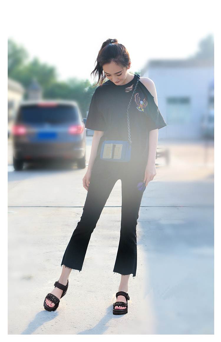 オシャレなカジュアルサンダル☆ビーチやリゾートで活躍できます☆色展開　黒　緑" 《商品について》 ※当ショップは海外からのノーブランド商品になります。 海外製品のため日本商品に比べ品質が劣る場合がございます。 糸のほつれ、多少の汚れやシミ、...