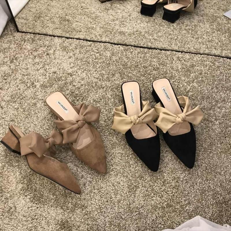 リボンのデザインが特徴的なサンダルです。ローヒールで歩きやすいと思います。色展開 ブラック ブラウンサイズ 35(22.5cm) 36(23.0cm) 37(23.5cm) 38(24.0cm) 39(24.5cm)サイズ(cm)35(22...