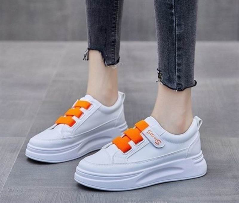 太めの紐が存在感がある1足。マジックテープで履きやすさも抜群。色展開 オレンジ グレー グリーンサイズ 35 36 37 38 39 40サイズ(cm)35 /足長さ 22.5 /足幅 8-8.536 /足長さ 23 /足幅 8.537 /...