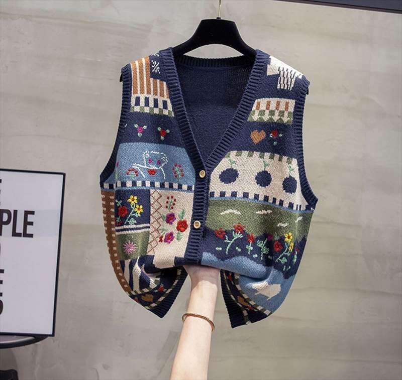 空やお花、ハートなどの柄が描かれていて、着ているだけで優しい気持ちになれるベスト。色展開 ネイビー カーキ ブルー グリーンサイズ S M L XLサイズ(cm)S /着丈 55 /バスト 110M /着丈 56 /バスト 112L /着丈...