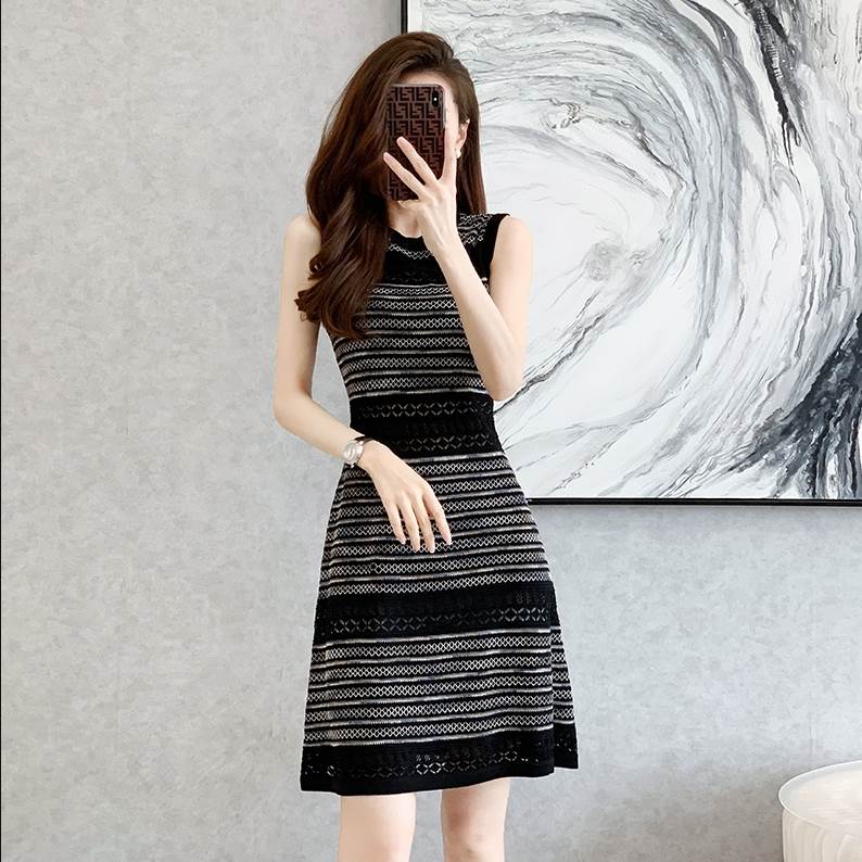 体のラインが綺麗に見える、ひざ丈のワンピース。大人のデートコーデにおすすめなアイテムです。色展開 ブラック ホワイトサイズ S M L XLサイズ(cm)S /着丈 87 /肩幅 32 /バスト 78M /着丈 88 /肩幅 33 /バスト...