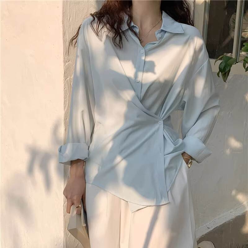 薄手でパステルカラーが大人可愛い長袖シャツです。ボタンの留め方によってアシンメトリーな着こなしもできる、軽やかで存在感のある1枚です。色展開 ブルー グリーン ホワイト ピンク アプリコットサイズ フリーサイズサイズ(cm)フリーサイズ /...