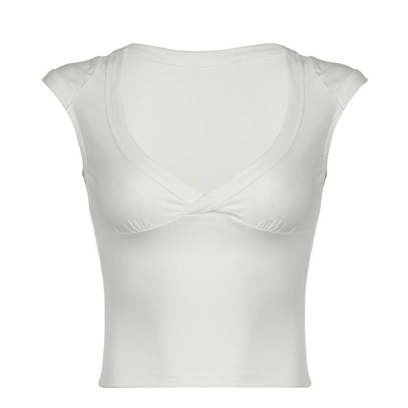 大人可愛いトップス。Vネックのデザインが女性らしさを引き立てるシンプルなTシャツ。自然なクールさを漂わせ、都会的でナチュラルな魅力を放ちます。無地のデザインはどんなコーディネートにも合わせやすく、春夏の季節感を存分に楽しめるアイテムです。通...