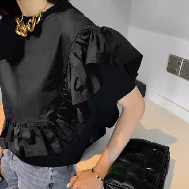 個性的なデザインが魅力のプルオーバートップス華やかなフリルとアシンメトリーデザインがオシャレですカジュアルからきれいめスタイルまで幅広く活躍してくれるアイテムです色展開 ブラック ネイビーブルー ホワイトサイズ S M Lサイズ(cm)S ...