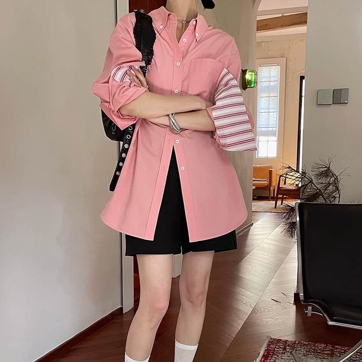 キュートで洗練されたスタイルを演出するシャツシンプルながらも個性的なデザインで存在感を放ちますワイドなオーバーサイズのシルエットが体型をカバーします色展開 ピンクサイズ フリーサイズサイズ(cm)フリーサイズ /バスト 128 /着丈 74...