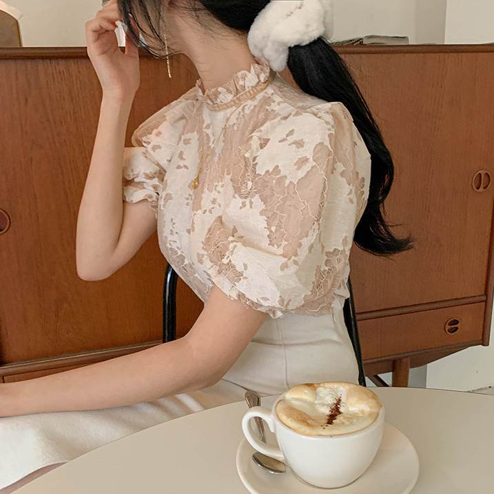 list1731トップス フラワーレーストップス パフスリーブデイリーにはもちろん、デートやちょっとしたお呼ばれにもおすすめです♪色：　ベージュサイズ： S ,MS / 着丈 58.0cm / バスト 94.0cm / 肩幅 35.0cmM...