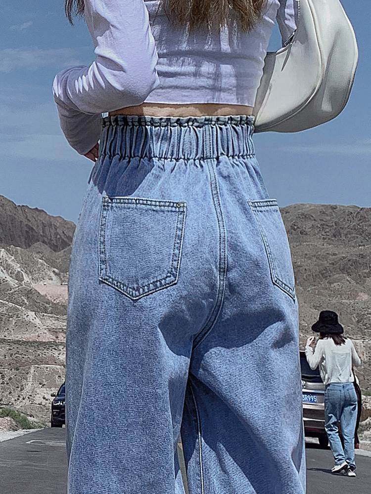 楽ちんなウエストゴムハイウエストデニムパンツは、忙しい日常でもストレスなく着用できる嬉しいアイテムです。ウエスト部分にゴム入りで着心地抜群。シンプルながらも大人可愛いデザインが魅力であり、ボタン付きでスタイリッシュにも着こなせます。ストレー...