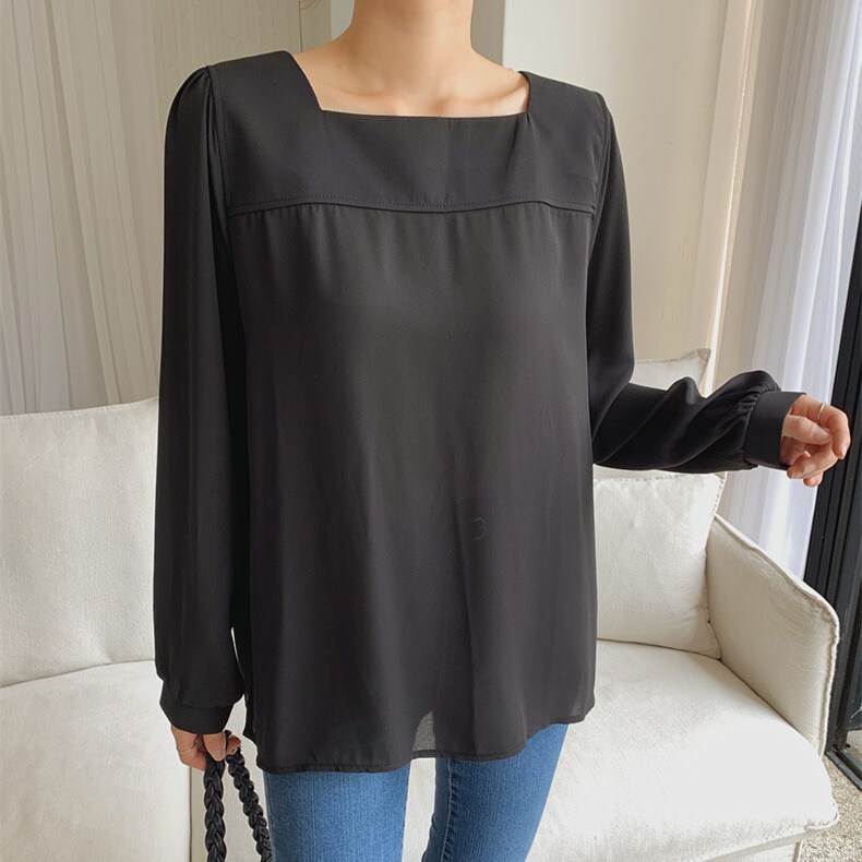 パフスリーブとスクエアネックの組み合わせが、フェミニンで上品な印象を与える、大人可愛いブラウス。シンプルでありながらも、切り替えデザインがこなれ感を演出し、ゆったりとしたシルエットで着心地も抜群です。カジュアルからオフィスなどはもちろん、休...