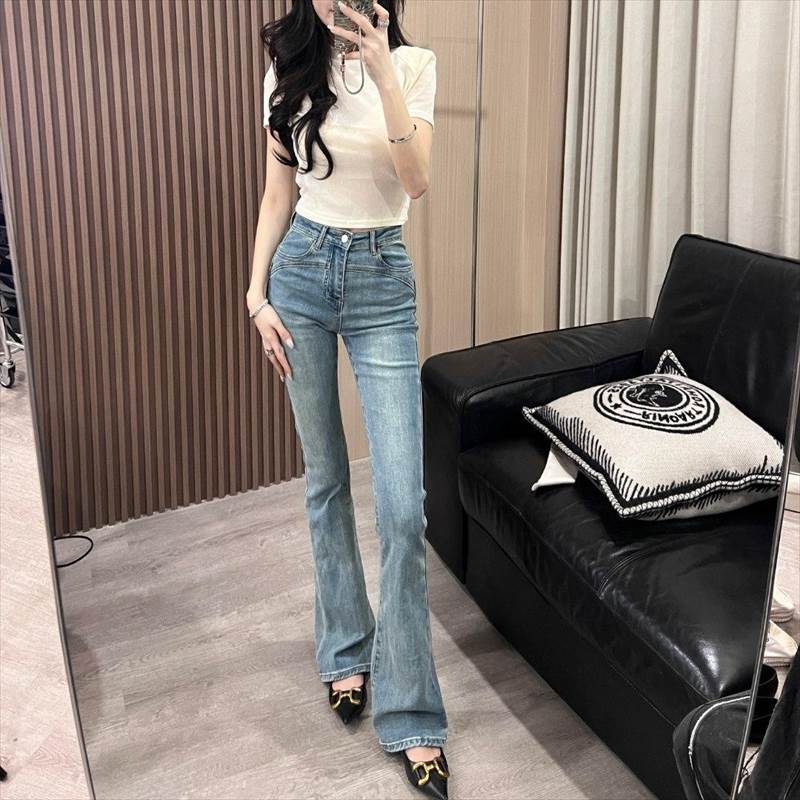 すっきりとした美脚脚長が叶うハイウエストデニムフレアパンツ。腰高感抜群、裾に向かって程よく広がるフレアデザインが脚を長く美しく演出。ショートトップスと好相性の主役アイテムです。色展開 ライトブルーサイズ XS S M Lサイズ(cm)XS ...