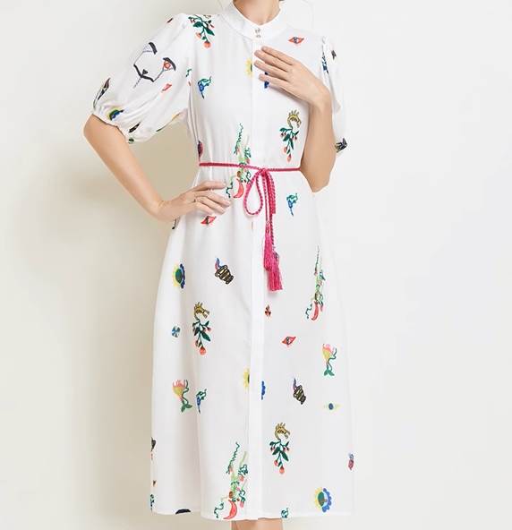 襟付きのデザインと美しい花柄刺繍が、上品でありながらも存在感を放つ一着です。ボリューム感のあるバルーンスリーブは、エレガントさをプラスし、長袖スタイルが季節感を演出します。色展開 ホワイトサイズ M L XL 2XLサイズ(cm)M /バス...