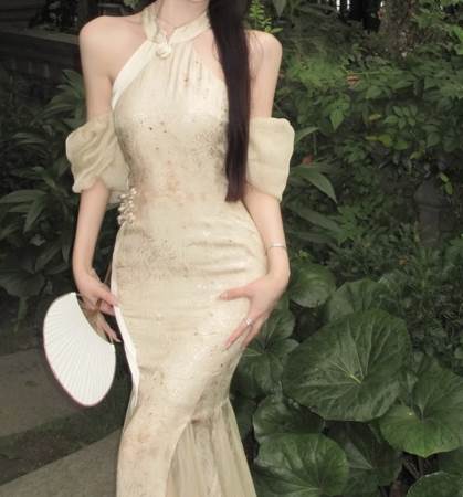 セクシーで美しいシルエットが特徴のスリップドレスは、パーティーや結婚式、演奏会、二次会などのフォーマルなシーンにぴったりな一着です。タイトなデザインが魅力的なラインを描き、ノースリーブとラウンドネックが女性らしい雰囲気を引き立てます。さらに...