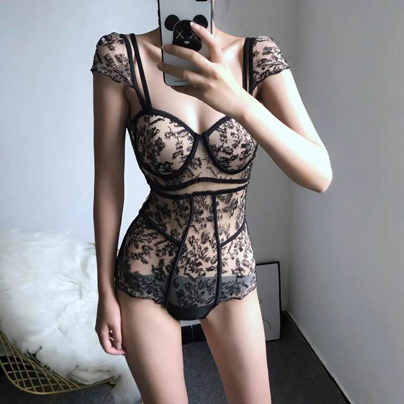 list5040レースと透け感あるデザインが大人っぽくて可愛いワンピース水着♪フレンチスリーブが付いているので二の腕も少し隠れます☆色展開 ブラックサイズ S M Lサイズ(cm)S /身長（目安） 155-160 /バスト 70AB-75...