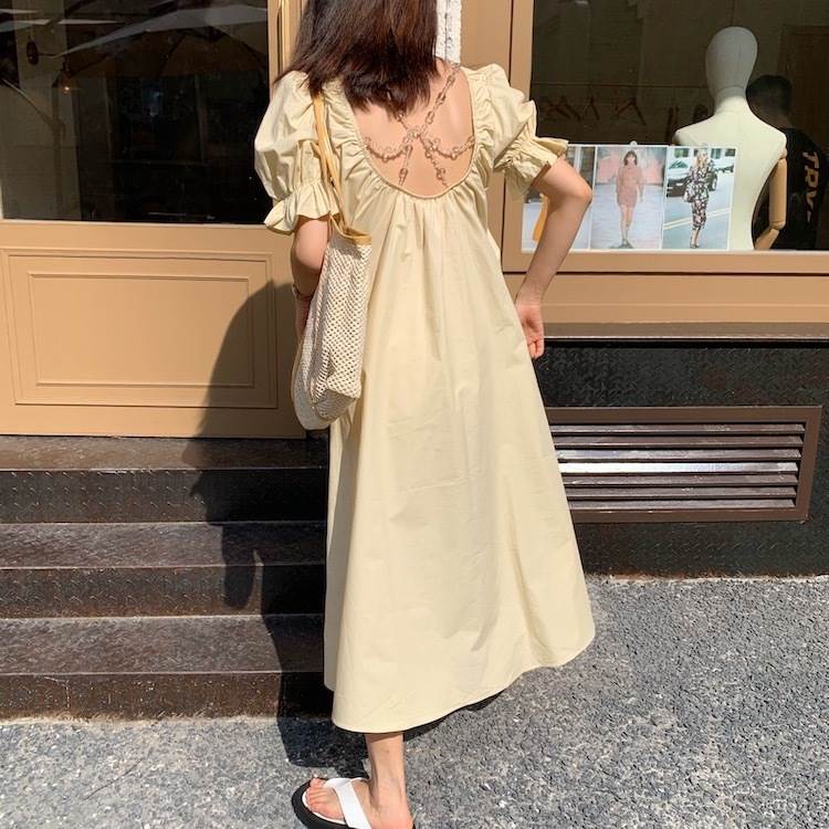 list5911バックオープンになっており、ビジューもあしらわれたワンピース♪ゆったりシルエットで体型カバーも出来る万能アイテムです☆色展開 アプリコット ブラックサイズ ワンサイズサイズ(cm)ワンサイズ /バスト 112 /肩幅 37 ...