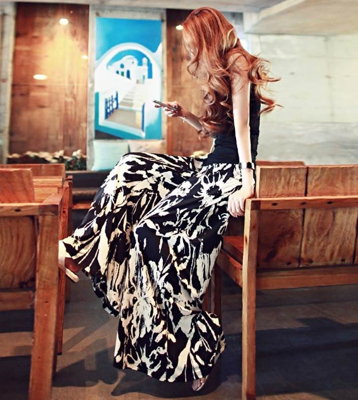 list8016夏のシーズンムードを盛り上げる花柄のガウチョパンツ。ワイドレッグで楽ちんながら、ハイウエストの脚長シルエットをメイク。色展開 黒白サイズ S M Lサイズ(cm)S /パンツ丈 92 /ウエスト 28 /ヒップ 94-100...