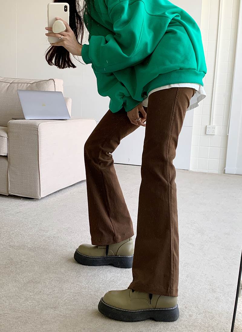 list9000脚長＆美脚をメイクしてくれる、ストレートフレアパンツ。ブーツカットの今っぽかわいいシルエットに。色展開 ブラック ブラウンサイズ S M L XLサイズ(cm)S /パンツ丈 101 /ウエスト 64 /ヒップ 84 /前股...