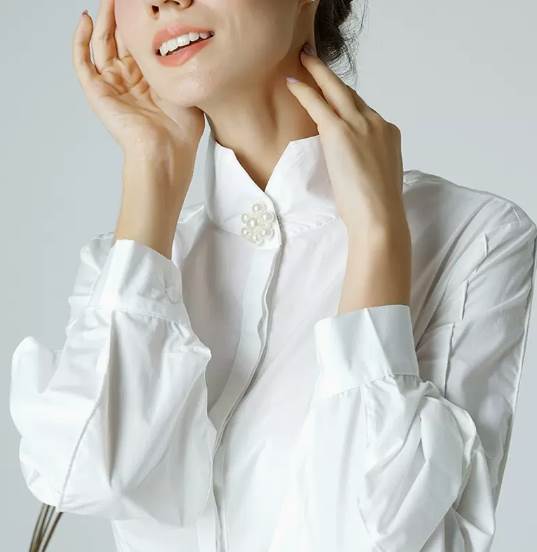 大人な雰囲気のシャツ☆ルームウェアとしても使えます☆色展開 白 黒 赤 ピンクサイズ S M L XL 2XL　3XL　4XLサイズ(cm)S /バスト 91 /肩幅 38M /バスト 95 /肩幅 39L /バスト 99 /肩幅 40XL...