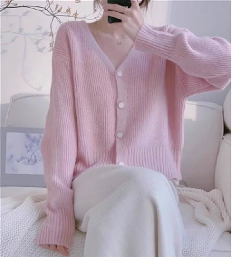 春秋に着ていただける長袖カーディガンです。飾りボタンが優しい色合いとマッチし、女性らしさを演出します。色展開 ピンク オフホワイト ブルー グリーンサイズ S M L XL 2XLサイズ(cm)S /バスト 42 /着丈 54M /バスト ...