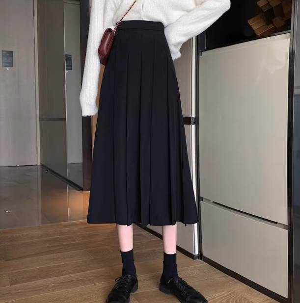 シンプルで着こなしやすい、プリーツスカートが登場しました。Aラインのデザインで、大人可愛い雰囲気を演出してくれます。カジュアルからきれいめまで幅広いスタイルにマッチします。色展開 黒 コーヒーサイズ XS S M L XLサイズ(cm)XS...