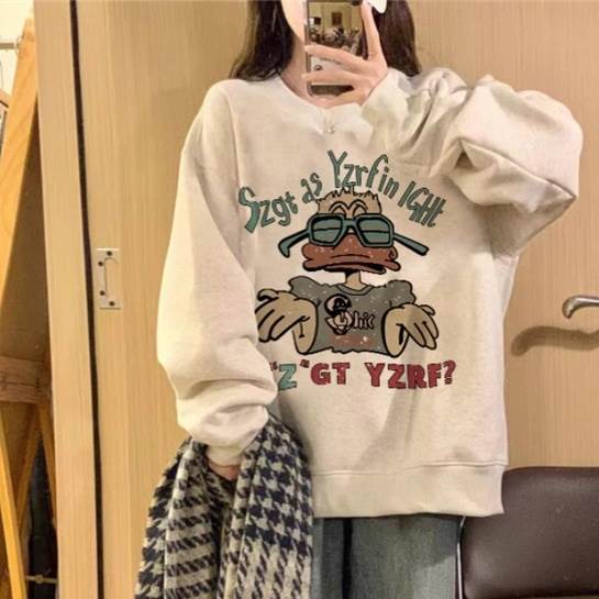 大人可愛いクルーネックトレーナーシンプルで上品なデザインが魅力の長袖プルオーバーです。ミディアム丈で、ルーズな着心地を実現。どんなシーンでもおしゃれに決まります！色展開 ベージュ ホワイト ブラックサイズ S M L XL 2XLサイズ(c...