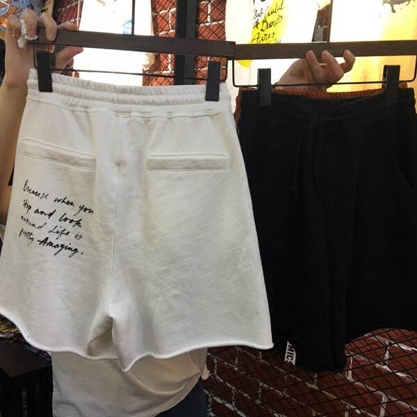 涼しく動きやすいので春夏の着用に適した商品です。部屋着としても、ちょっとしたお出かけにも良し。ウエストゴムのイージータイプで、着脱しやすく一つは持っておきたいアイテムです。色展開 ホワイト ブラック グレーサイズ S M L XL 2XLサ...