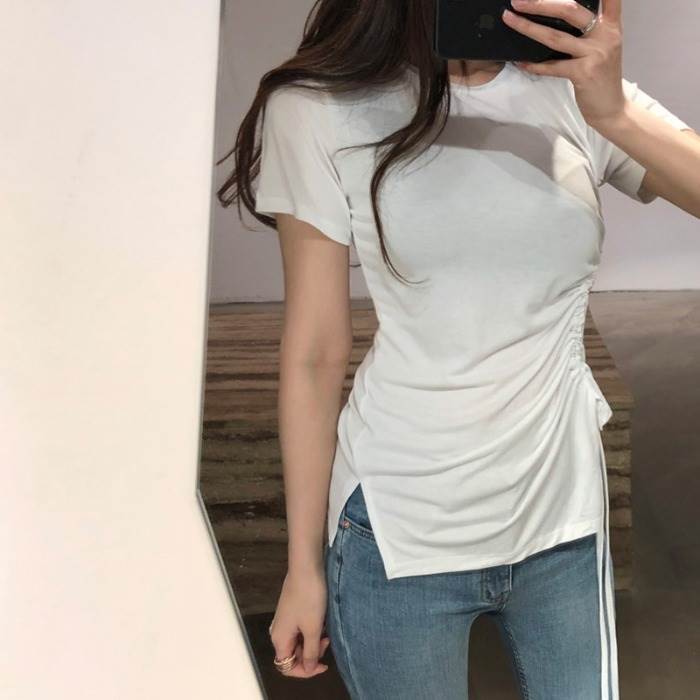 スリムなデザインのアイテム。サイドのデザインが可愛い。色展開 ホワイト ブルーサイズ Fサイズ(cm)F /着丈 67 /バスト 84《商品について》※当ショップは海外からのノーブランド商品になります。海外製品のため日本商品に比べ品質が劣る...