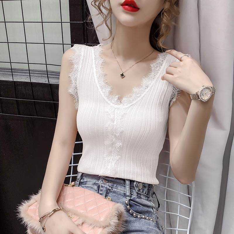 フリルが可愛いキャミソール。インナーにも着用できるアイテム。色展開 ホワイト ピンク ブラックサイズ S M L XLサイズ(cm)S /着丈 51 /バスト 88M /着丈 52 /バスト 92L /着丈 53 /バスト 96XL /着丈...