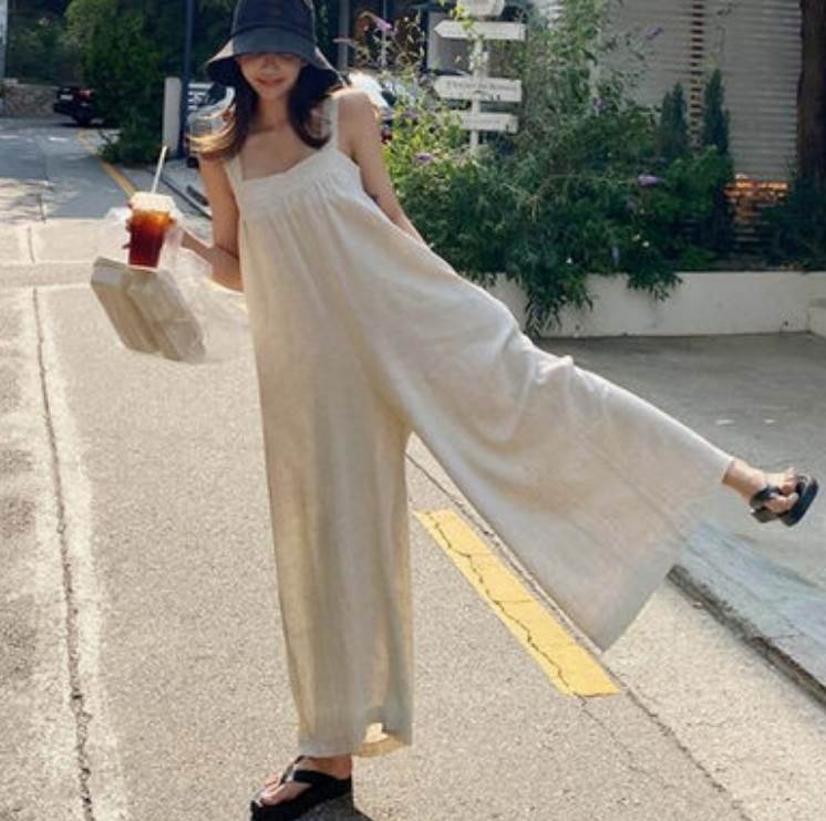 カジュアルに着用できる。ハイウエストオーバーオール。色展開 アプリコットサイズ S M L XLサイズ(cm)S /着丈 128 /バスト 70M /着丈 129 /バスト 74L /着丈 130 /バスト 78XL /着丈 131 /バス...