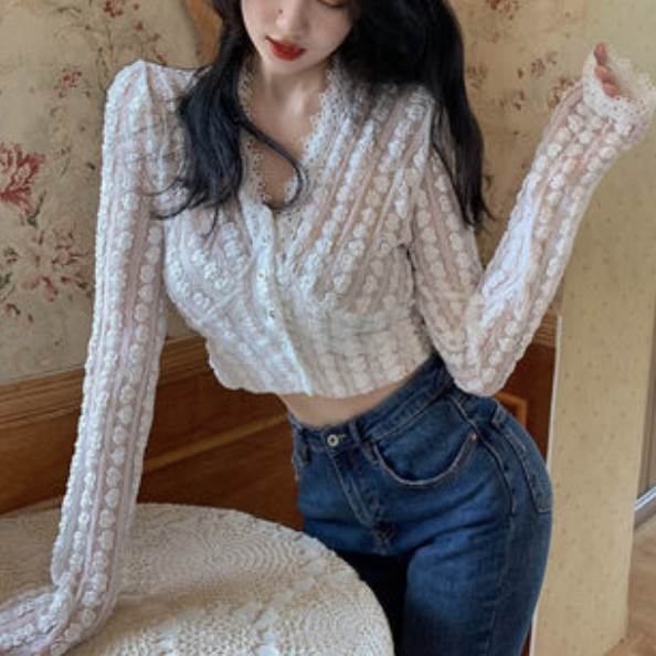 ショート丈のアイテム。素材感が可愛い。色展開 ホワイト ブラックサイズ Fサイズ(cm)F /着丈 42 /バスト 82 /肩幅 38《商品について》※当ショップは海外からのノーブランド商品になります。海外製品のため日本商品に比べ品質が劣る...