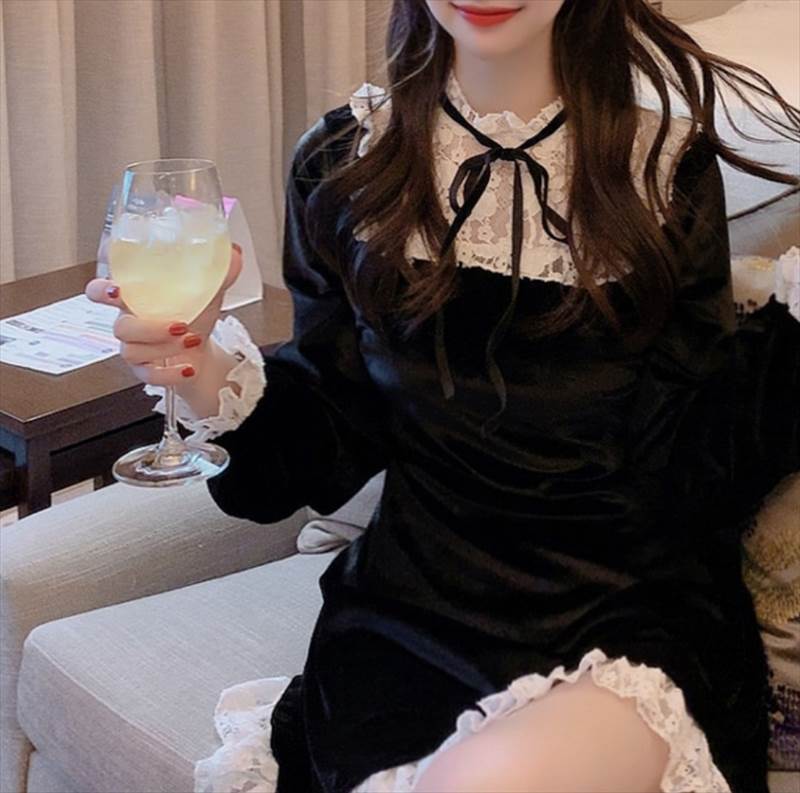 レースが可愛いアイテム。可愛い雰囲気で着用できる。色展開 ブラックサイズ S M L XLサイズ(cm)S /着丈 81 /バスト 80 /肩幅 35M /着丈 82 /バスト 84 /肩幅 36L /着丈 83 /バスト 88 /肩幅 3...