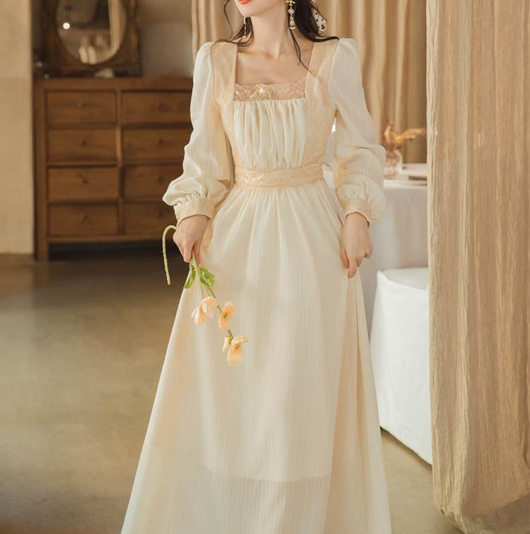 軽やかなシフォンが柔らかいロングワンピースです。エレガントで素敵なデザインになってます。色展開 ライトアプリコットサイズ S M Lサイズ(cm)S /着丈 115 /バスト 84.5 /袖丈 65.7 /ウエスト 60 /肩幅 34.5M...