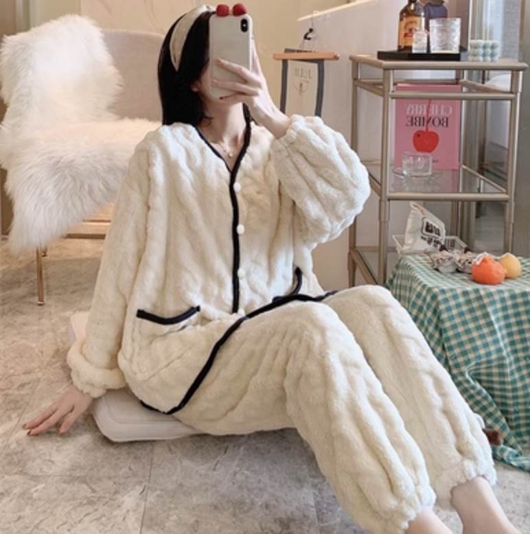 トップスとパンツのセットアイテム。ゆったり着用できるルームウェア。色展開 ホワイト ピンク パープル グレーサイズ M L XL 2XLサイズ(cm)M /着丈 61 /バスト 96 /袖丈 48 /パンツ丈 93L /着丈 63 /バスト...