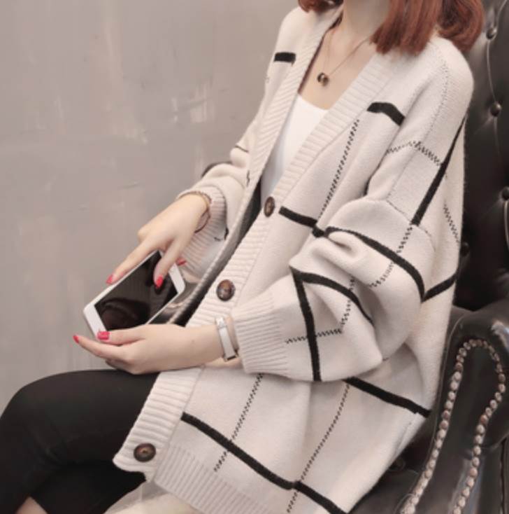 レトロな雰囲気で着用できるカーディガン。緩く着用できるアイテム。色展開 ベージュ ブラックサイズ XL 2XL 3XLサイズ(cm)XL /着丈 46 /バスト 110 /肩幅 422XL /着丈 48 /バスト 120 /肩幅 443XL...