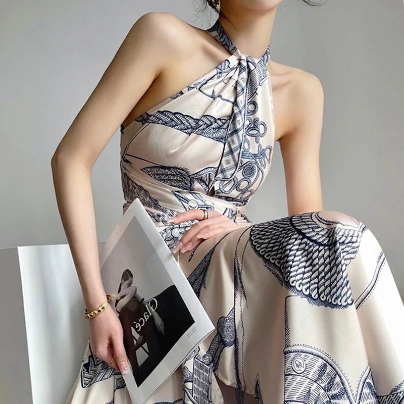 フレンチアートプリントドレスは、まるで美術館の絵画を身にまとったかのような一着です。繊細なプリントと豪華な色使いが特徴で、どこかヴィンテージな雰囲気が漂います。華やかさと上品さを兼ね備えたデザインは、パーティーや特別なイベントにもぴったりで...