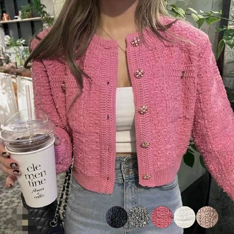 自宅でもオフィスでも、様々なシーンで活躍するフレグランスカジュアルニットカーディガンが登場しました！5色展開で、お好きなカラーを選んでいただけます。シンプルなデザインと上品な雰囲気が特徴で、どんなスタイルにもマッチします。伸縮性のある仕上が...