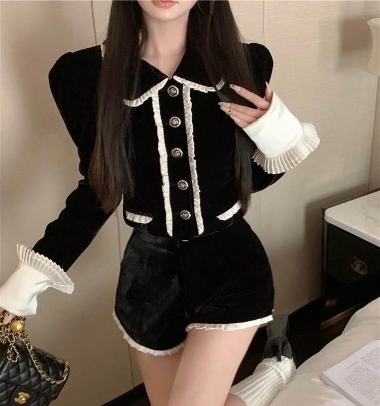 バイカラーフレンチベルベットセットアップレディース。かわいさと上品さが共存する、大人可愛いアイテムです。キュートなカラーリングと素材感で、一瞬で女性らしい魅力を引き立てることでしょう。このセットアップは、都会的でナチュラルなスタイルを演出す...