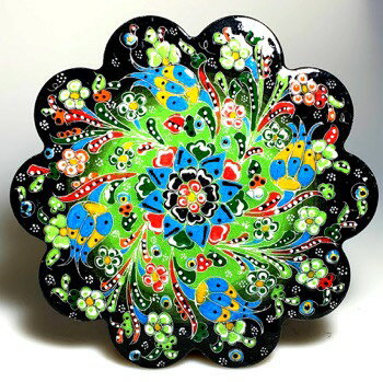 材質 陶器・裏面は圧縮スポンジ 大きさ 直径約　18cm　厚み約0.8〜1cm 備考 陶器は焼成後、釜出しの際に、釉薬（うわぐすり）の層の部分にひびが生じることがあります。 これは「かんにゅう」と言って上層部分の現象で、タイル部分である陶土...